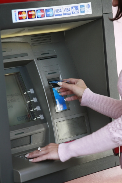 Bankomati sve češće bez sitnog novca | Kamatica