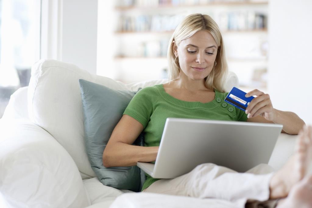 Građani Srbije sve više uživaju u kupovini na internetu | Kamatica