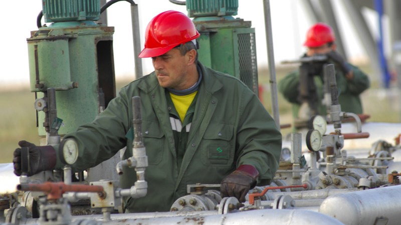 Naftašima u Srbiji prosek plate preko 1.500 evra | Kamatica