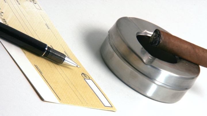 Neuništivi čekovi "proterali" kartice iz novčanika | Kamatica