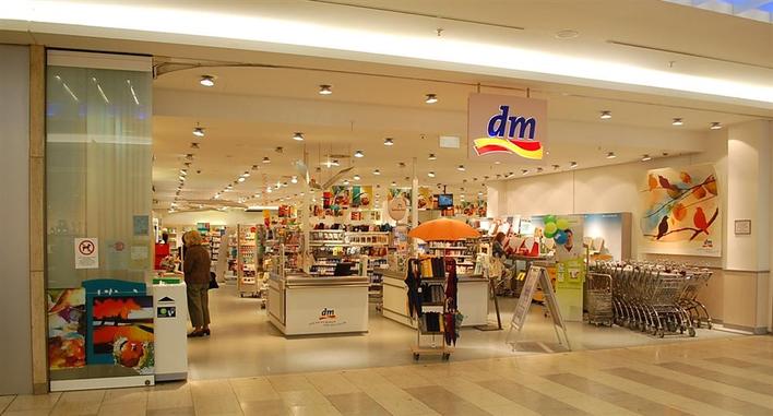 Svi bi Hrvati, kad bi samo mogli, radili u DM-u | Kamatica